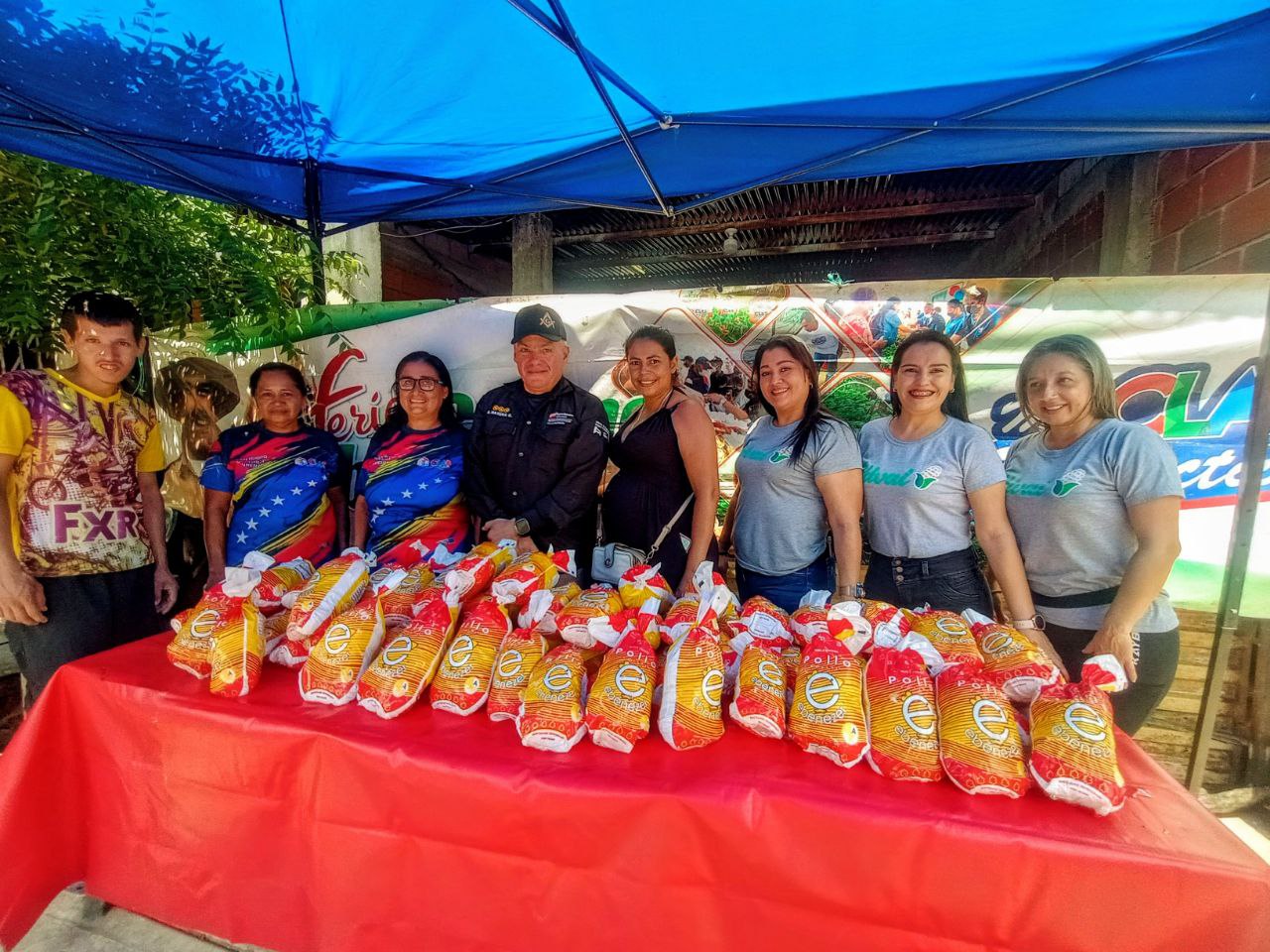 PDVAL .- Productora y Distribuidora Venezolana de Alimentos S.A.