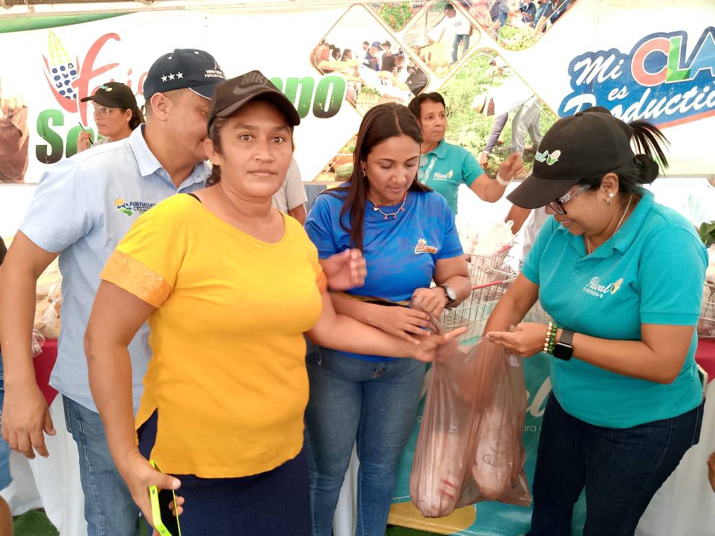 PDVAL .- Productora y Distribuidora Venezolana de Alimentos S.A.
