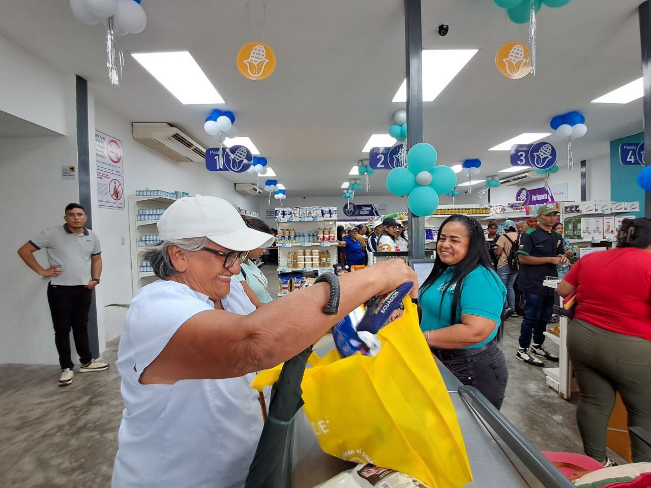 PDVAL .- Productora y Distribuidora Venezolana de Alimentos S.A.