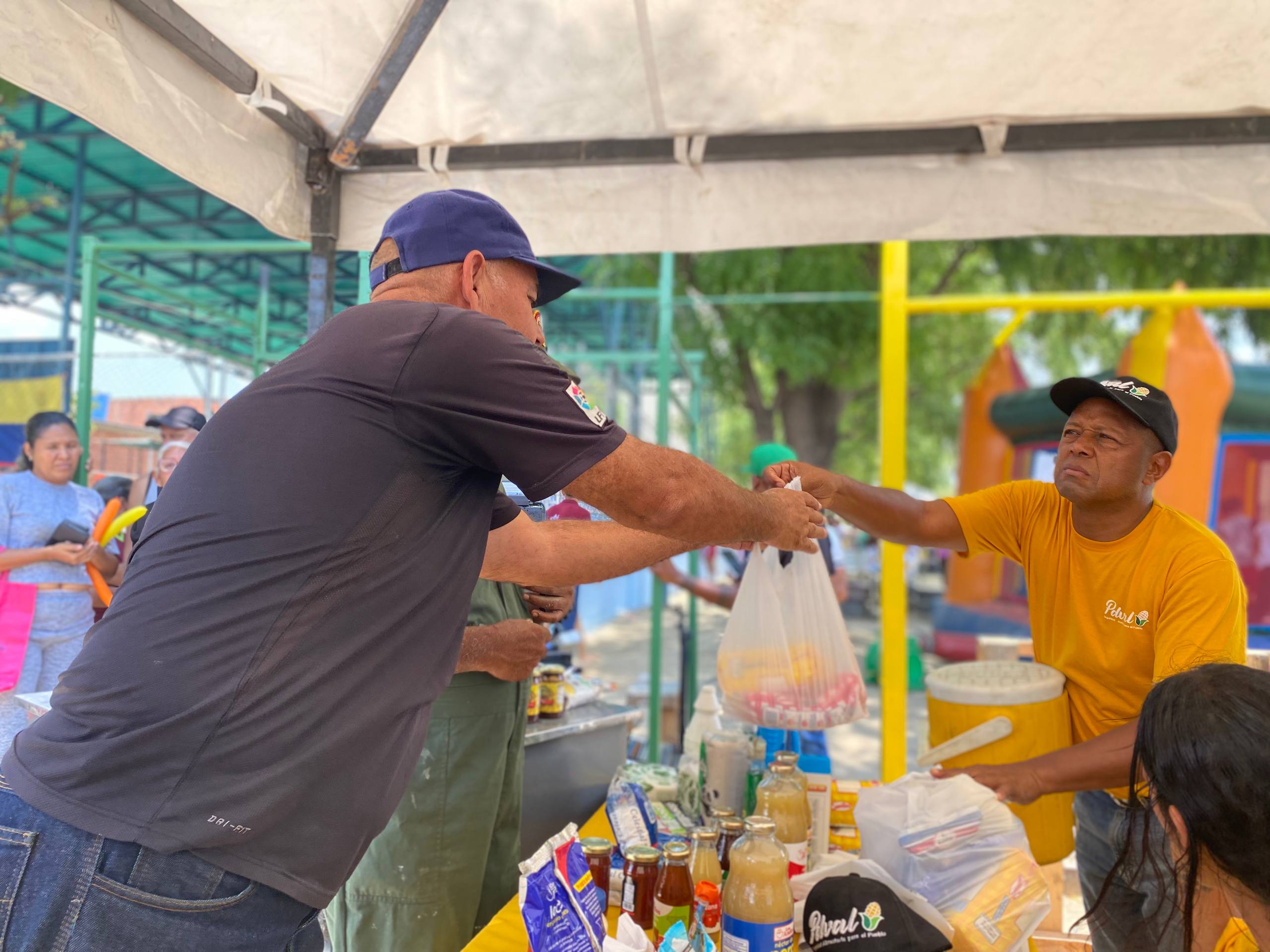 PDVAL .- Productora y Distribuidora Venezolana de Alimentos S.A.